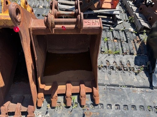 Used Takeuchi TB260 24" Excavator Bucket | eBay