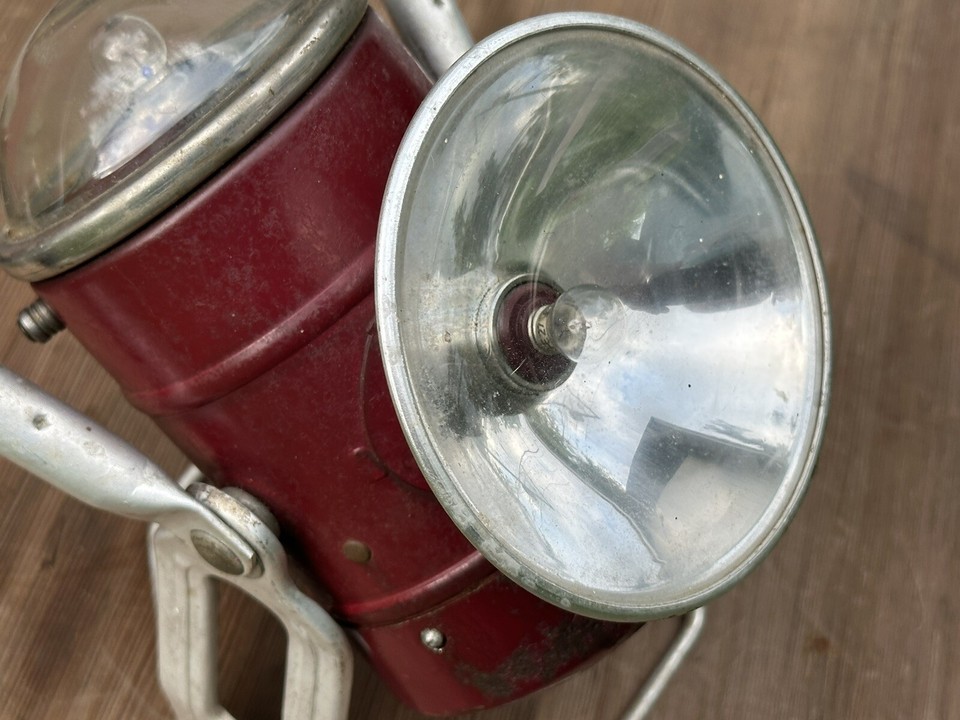 Vintage Battery Operated Economy Electric Lantern Co. Hand-Held Lamp ...