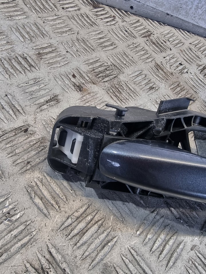 MERCEDES C220 DOOR HANDLE FRONT RIGHT OSF A0997604500 W205 2.1L DIESEL ...