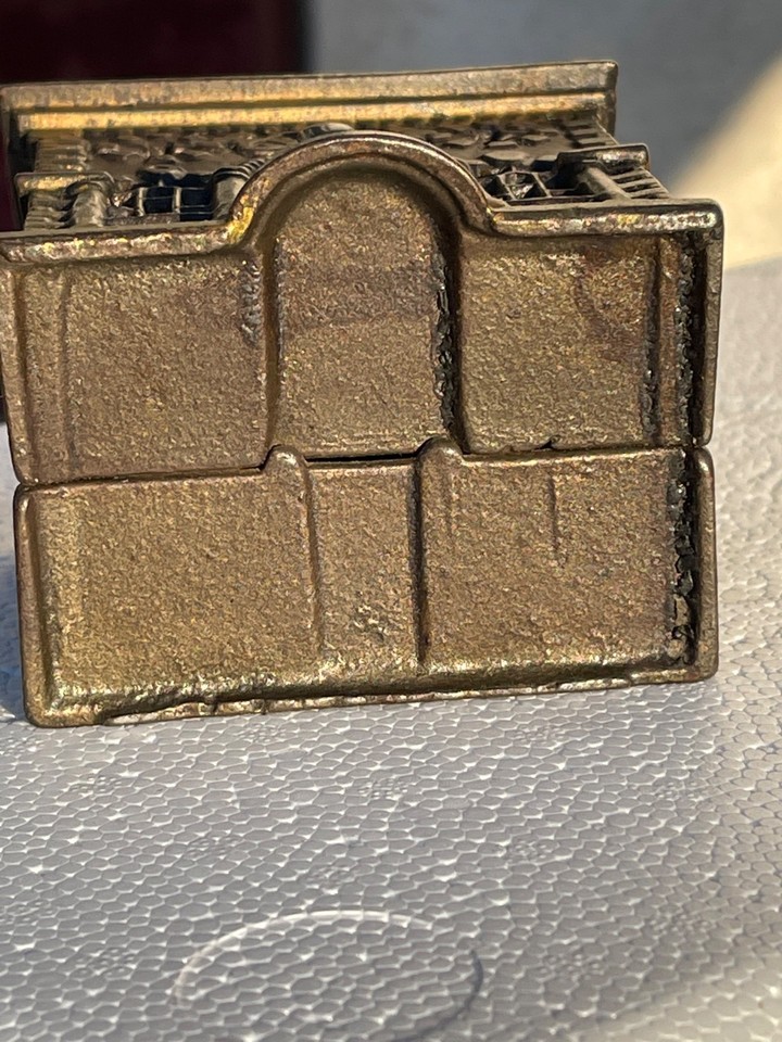 GRAY IRON CASTING CO CAST IRON ROOF BANK. BUILDING STILL BANK NICE BANK ...