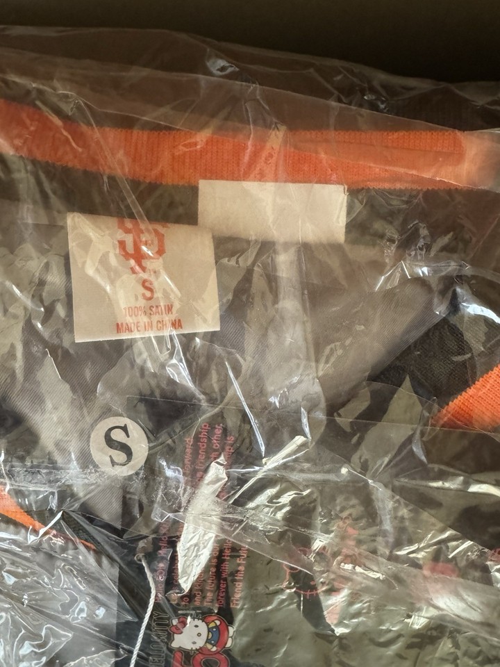 New SF Giants Hello Kitty VIP Bomber Jacket Men’s Small S not jersey | eBay