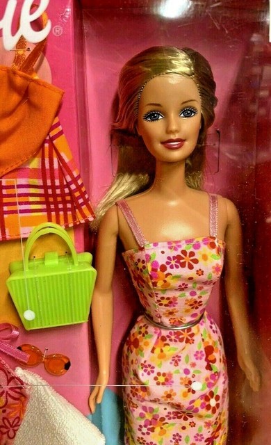 Barbie Weekend Style Doll Fashions & Accessory Gift Set 2001 Mattel ...