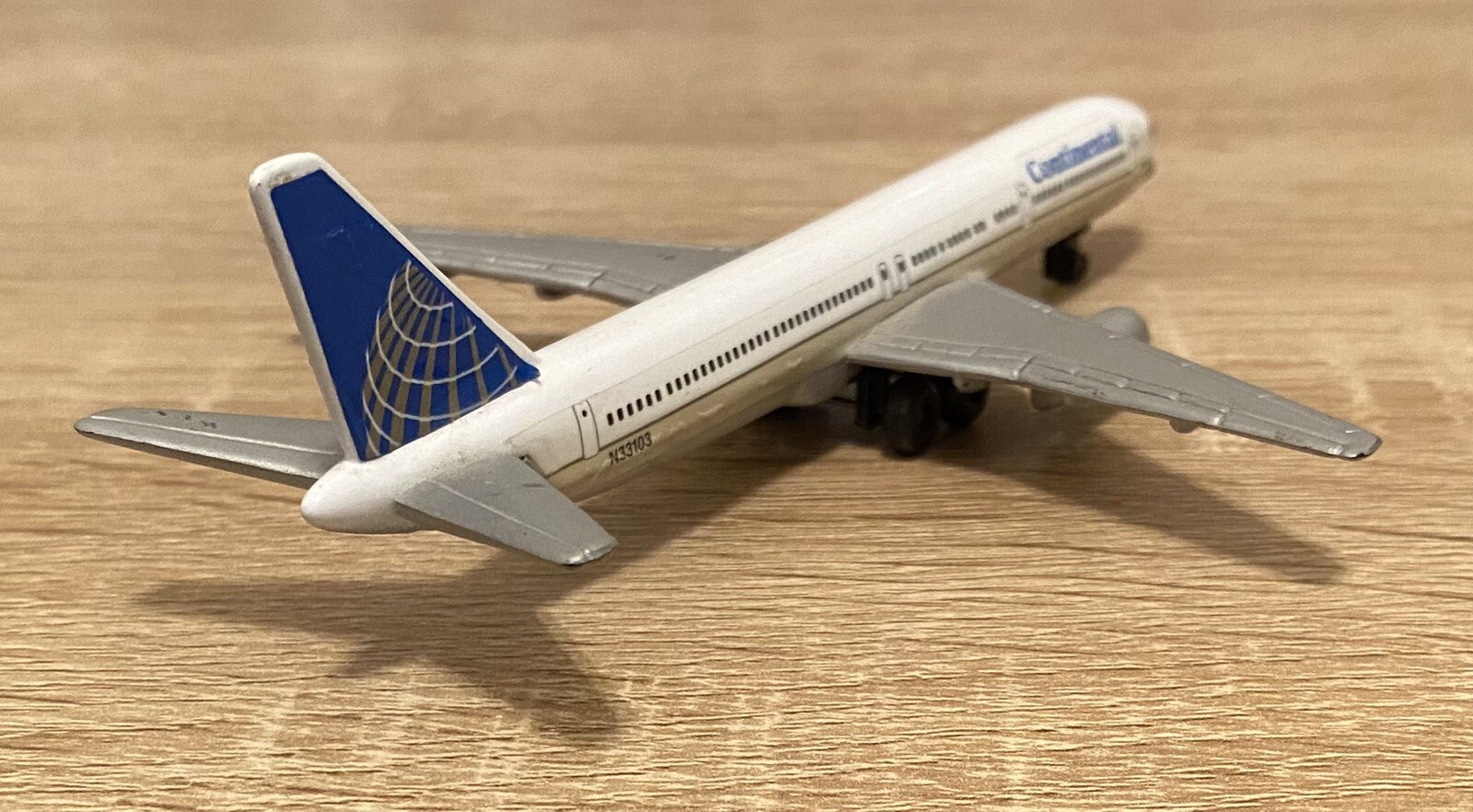 Daron Realtoy Continental Airlines Single Diecast Airplane Collectible ...
