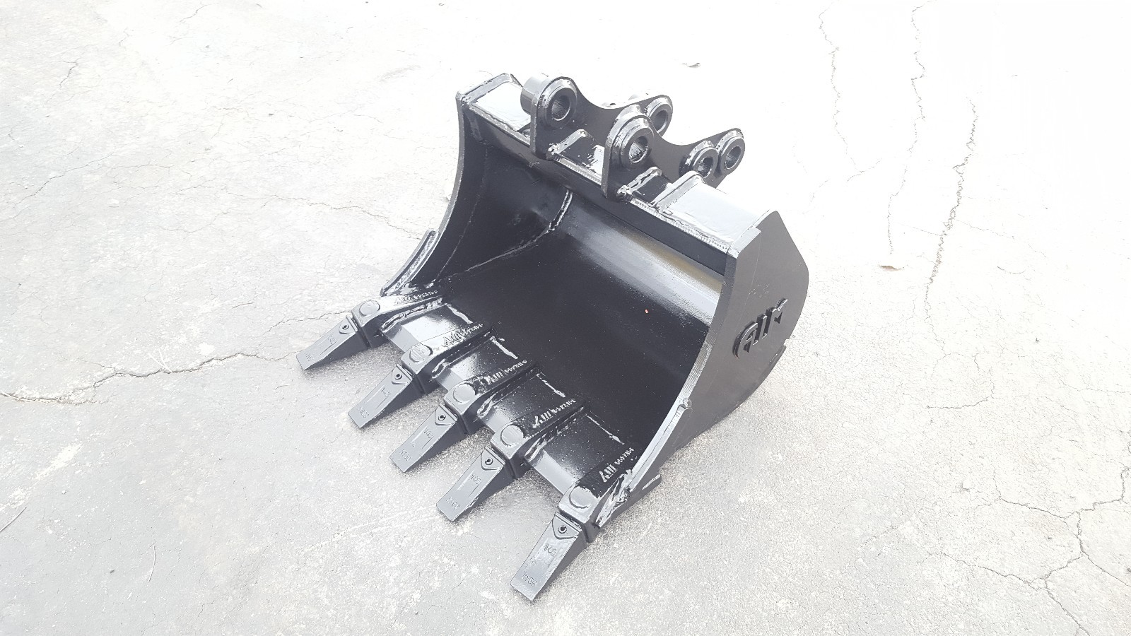 New 24" Backhoe Bucket for a Case CX27B | eBay