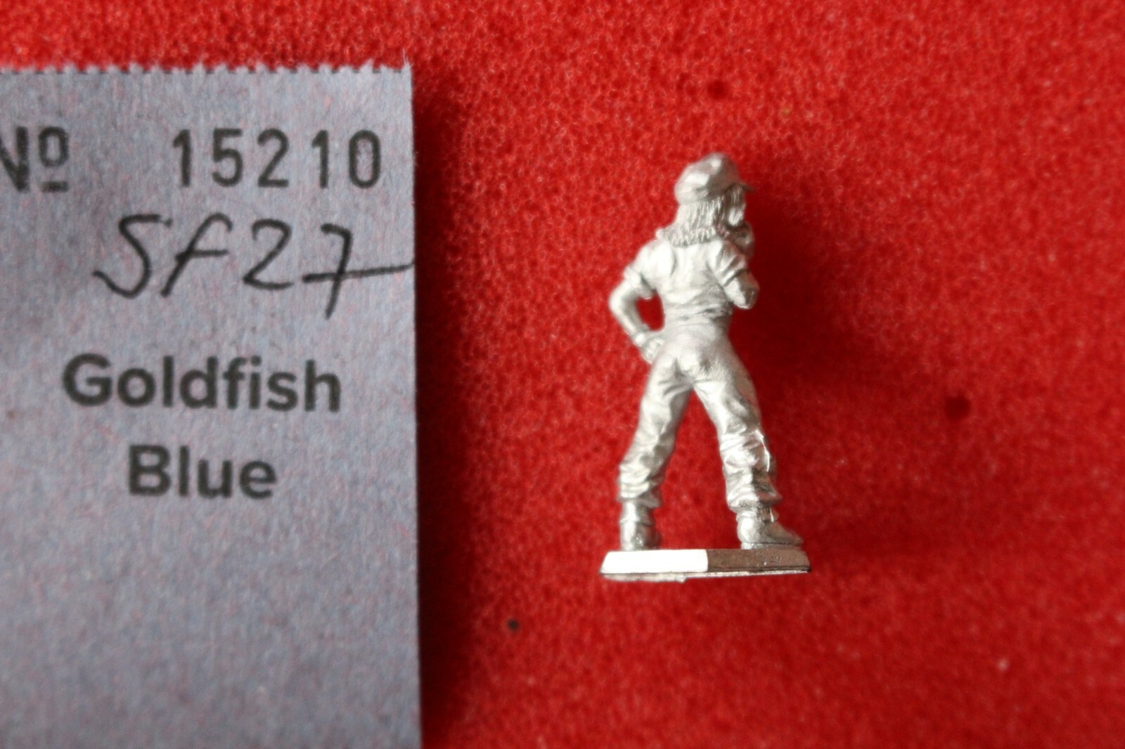 Denizen Miniatures Sci Fi SF27 Female Crew Member Guard Figure ...