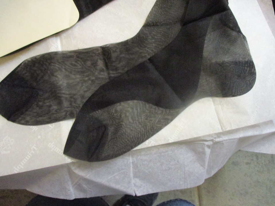 1 PR VINTAGE TRIUMPH RHT SHEER FLAT KNIT NYLON STOCKINGS SIZE 10 1/2 M ...