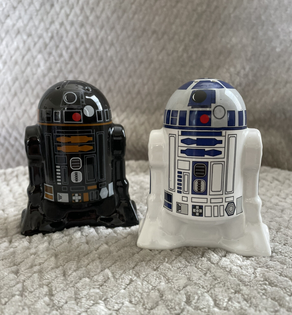 Disney Star Wars R2-D2 and R2-Q5 Ceramic Droid Salt and Pepper Shakers ...