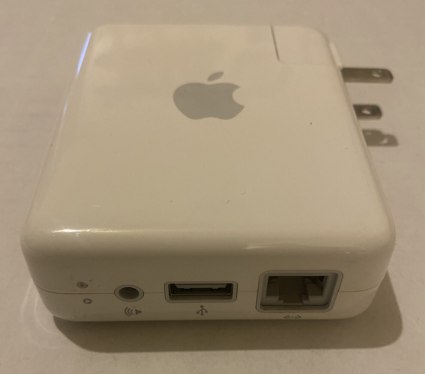 Apple Airport Express A1084 54 Mbps Wireless G Router (M9470LL/A) for ...