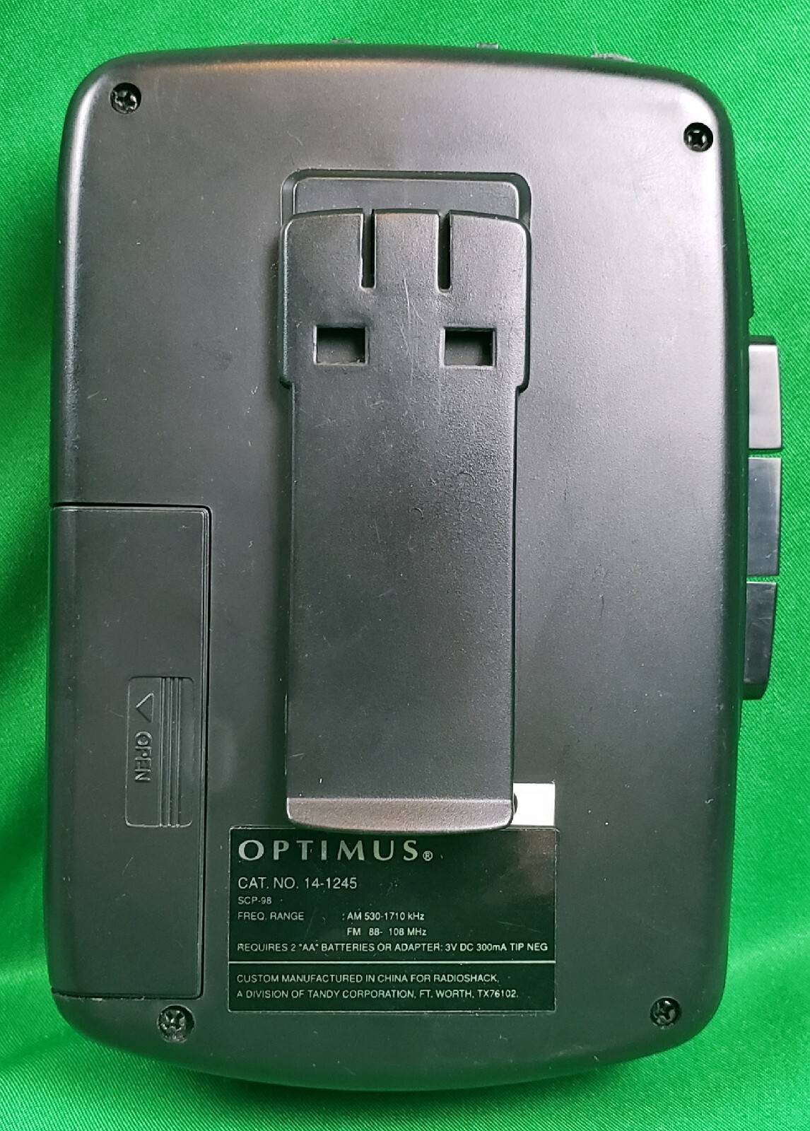 Vintage Optimus AM/FM Stereo Cassette Walkman SCP-98 - Radio Shack 14 ...