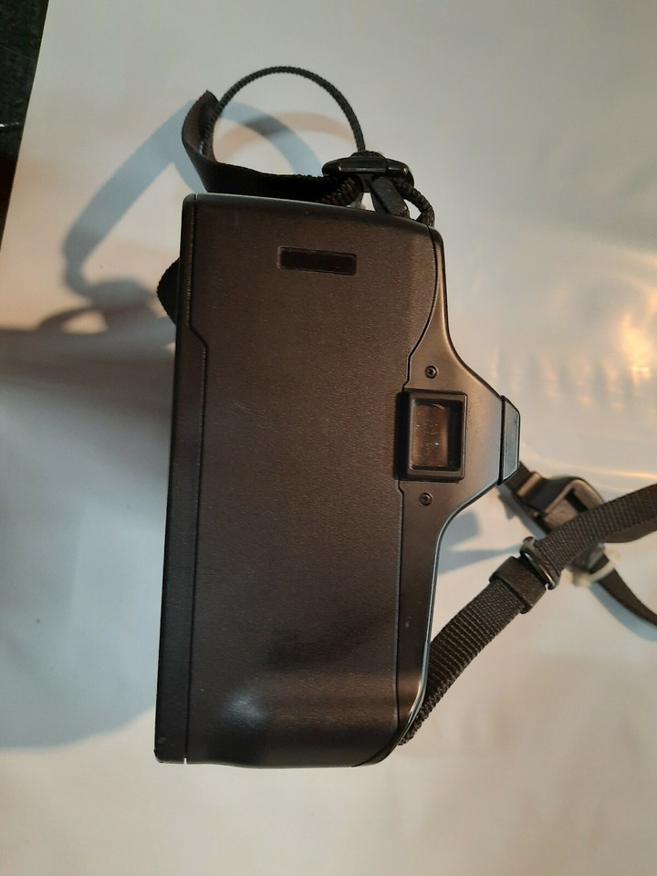 Minolta Maxxum 3000i 35mm SLR Camera Minolta Maxxum AF Zoom Lens ...