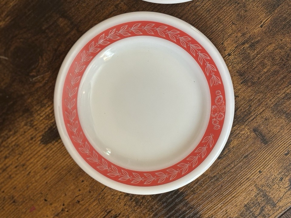 Set of 2 5.5 Inch Pyrex Corning Red Laurel Leaf Dessert Plates Vintage ...