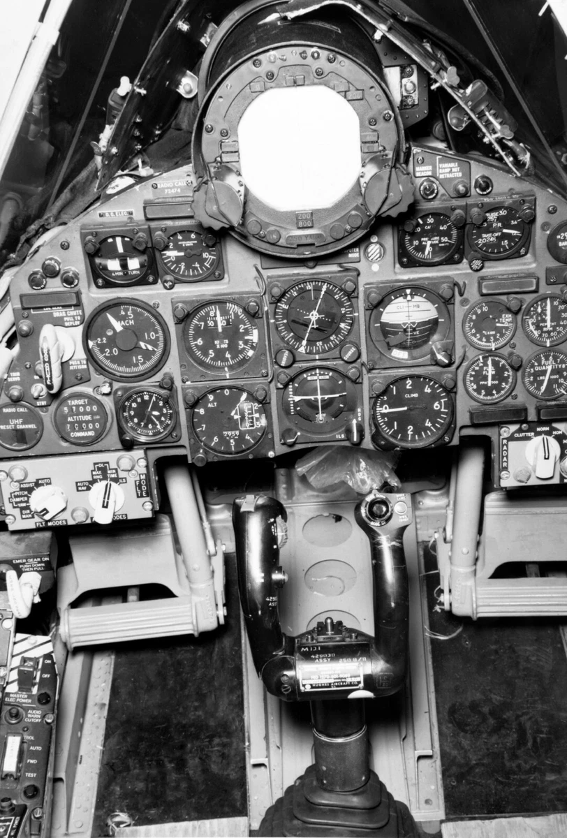 F 102 Delta Dagger Cockpit