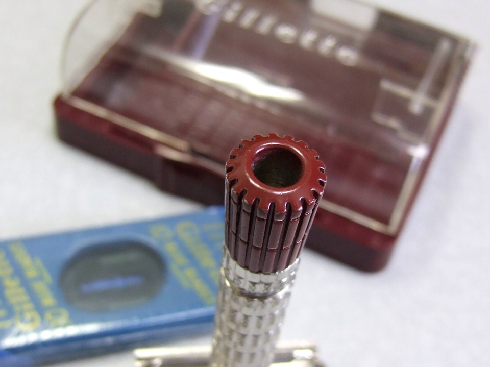 Vintage A2 1955 GILLETTE RED TIP Double Edge SAFETY RAZOR Set in Case ...