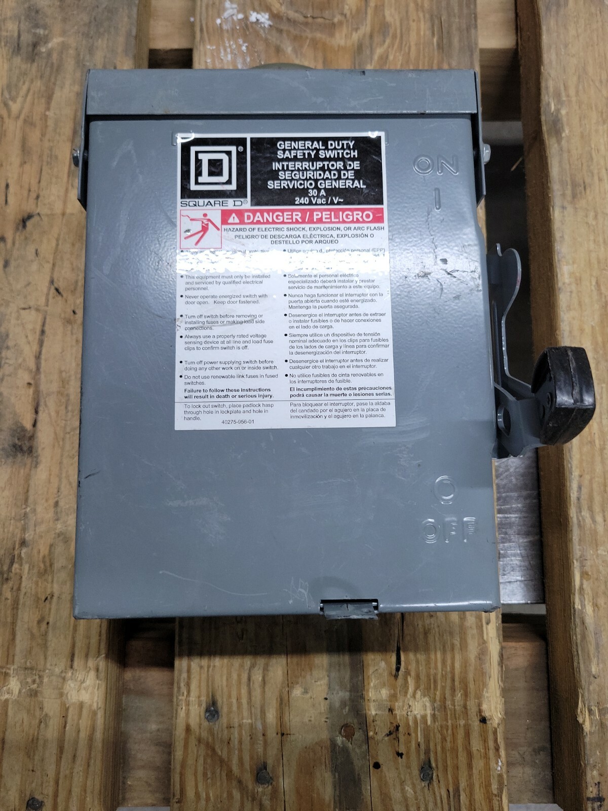 SQUARE D SAFTEY SWITCH, DU221RB 30 amp 240 VAC / V~ Two Pole unfused ...