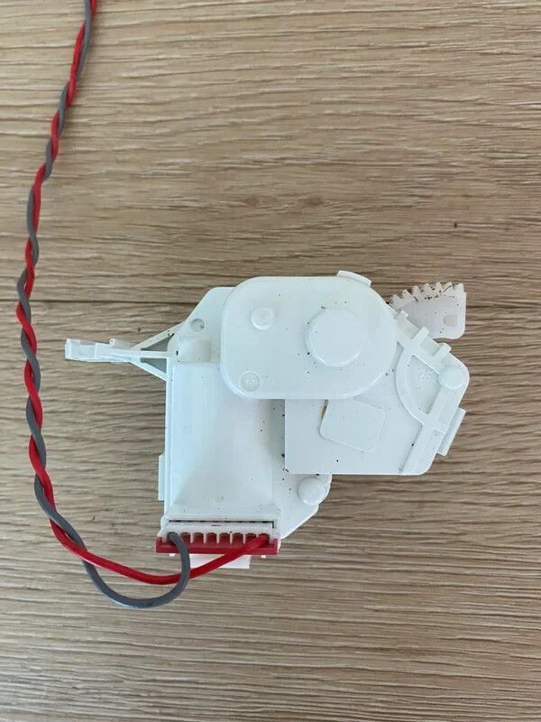 1457885 Westinghouse fridge water dispenser ice flap shutter motor arm ...