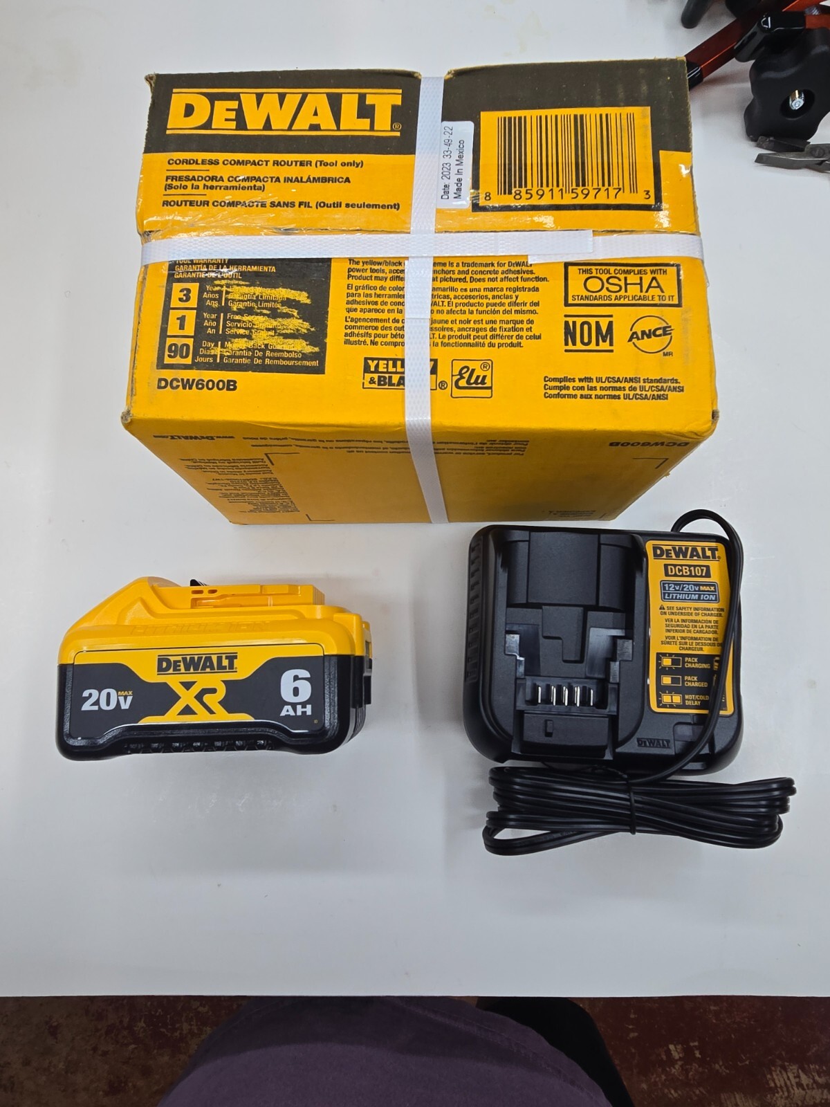 Dewalt DCW600B router with charger and 6ah battery