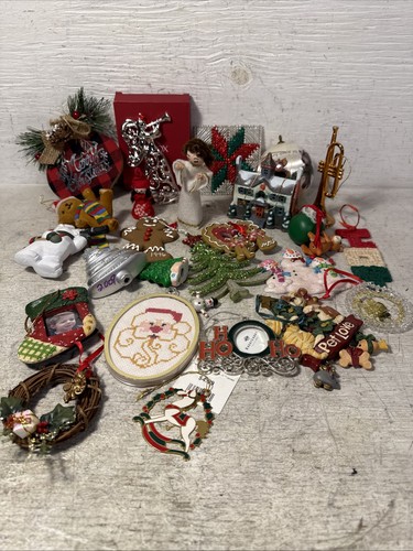 Large Lot of 25 Vintage & Contemporary Christmas Tree Ornaments & Decor ...