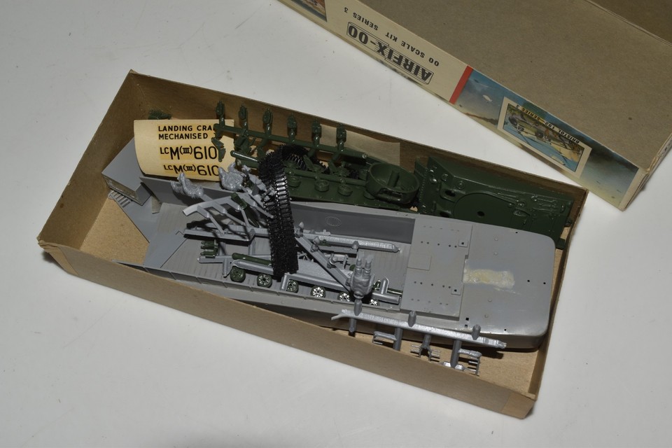 *RB* AIRFIX-00 LCM III & SHERMAN TANK A301V MODEL-NEW UNBUILT (AWJ9) | eBay