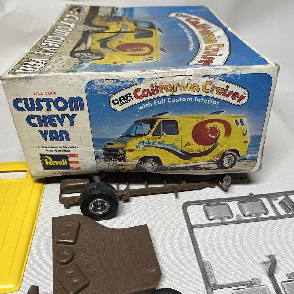 REVELL 1:25 CAR CRAFT CUSTOM CHEVY VAN MODEL KIT PARTS LOT CALIFORNIA ...