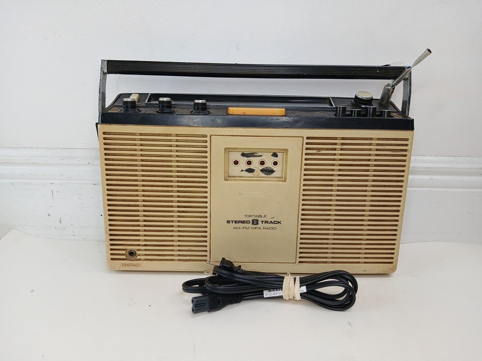 Portable 8 Track PlayerMacDonald Instruments AM/FM Radio MadeInTaiwan ...