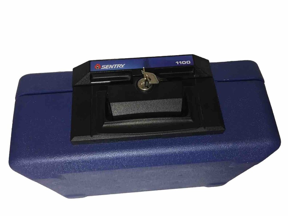 Sentry 1150 Fireproof & Waterproof Safe Chest Lock box Box 2Keys One ...
