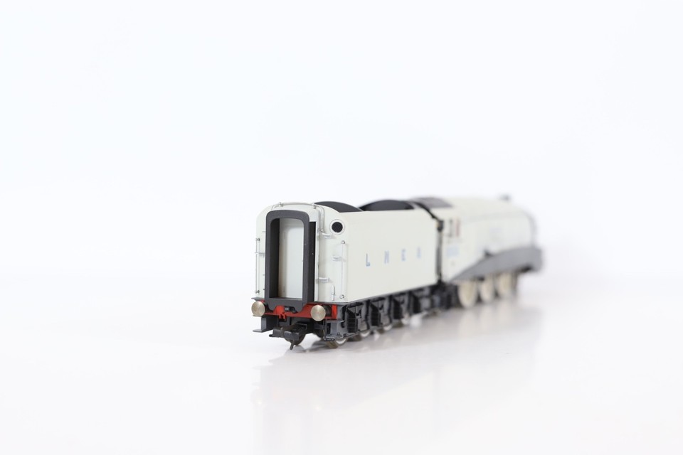 Hornby OO Gauge 4-6-2 Class A4 LNER Silver “Silver Fox” "2512" Steam ...