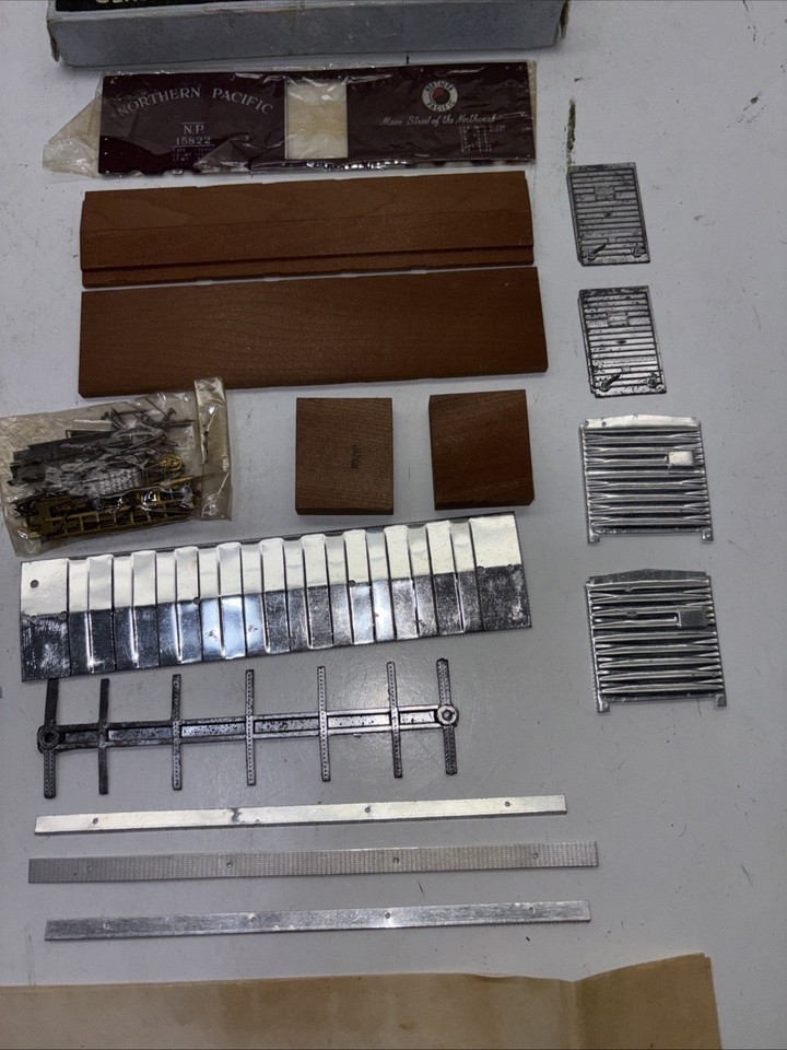 International’s Scale Model Northern Pacific, Western Pacific Box Cars ...