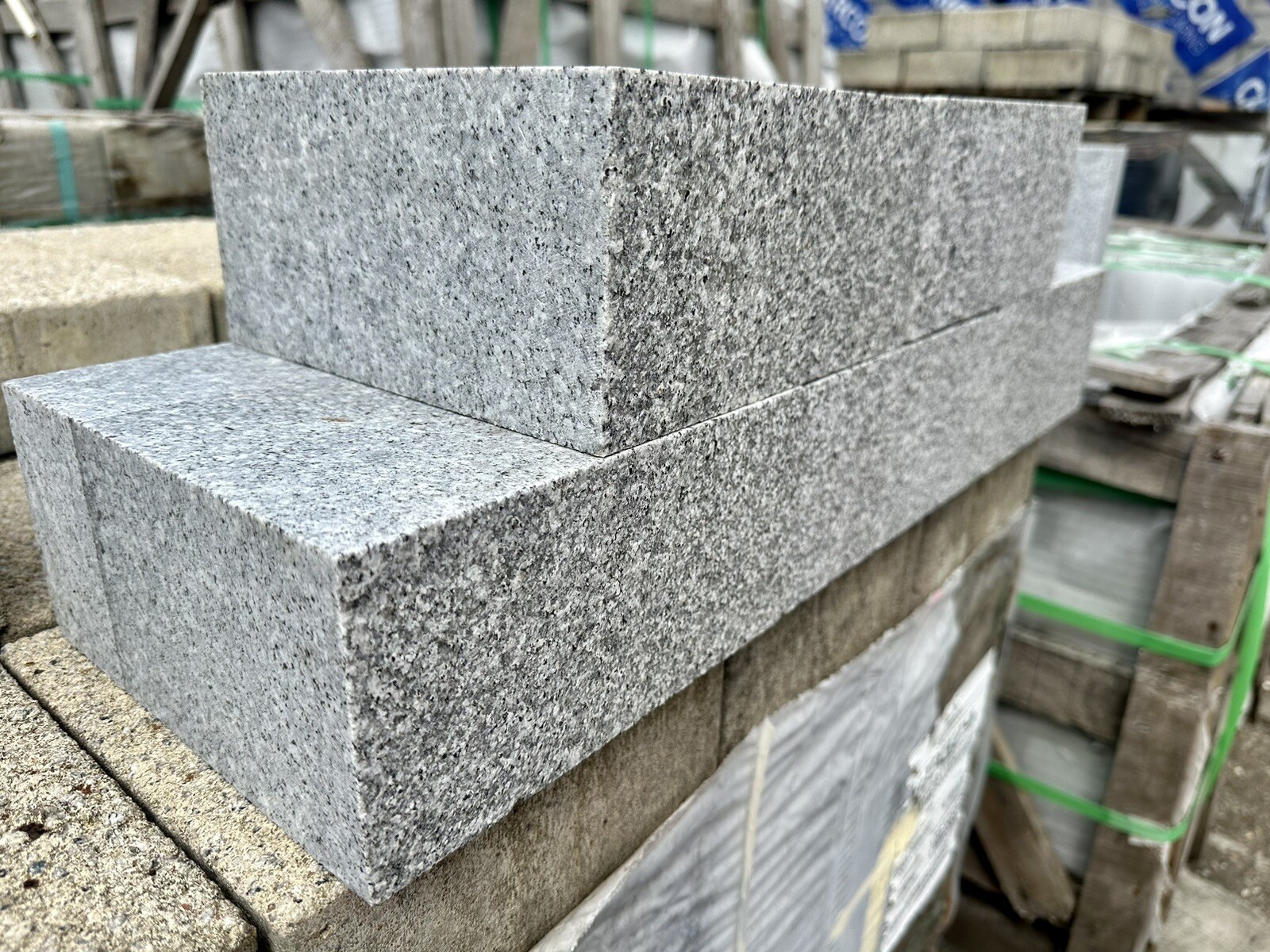 GRANITE KERBS / KERBSTONES / EDGING / SETTS / BLOCKS 200x100x200 MM £4 ...