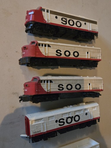 HO SCALE SOO LINE TRAIN LOT F7 A&B Units Plus 1 Car And 1 Caboose | eBay