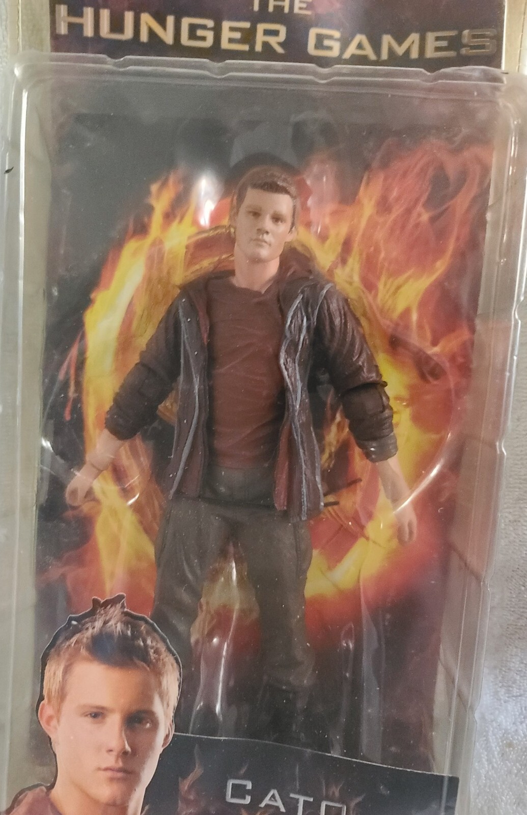 (2) NECA THE HUNGER GAMES CATO ACTION FIGURE (Toys R Us Exclusive) 2012 ...