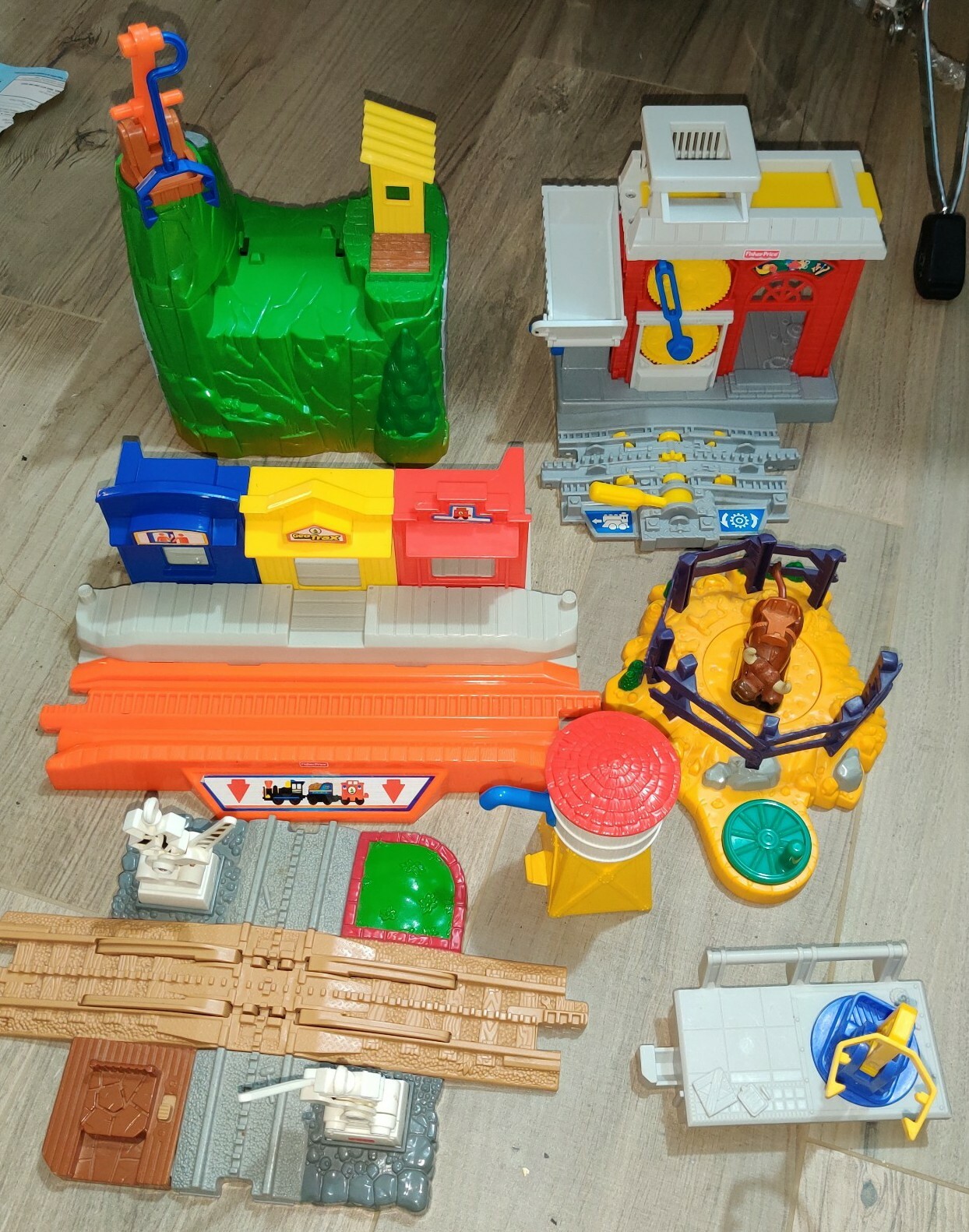Fisher-Price GeoTrax LOT 155 Pieces Train Set Parts Tracks, Buildings ...