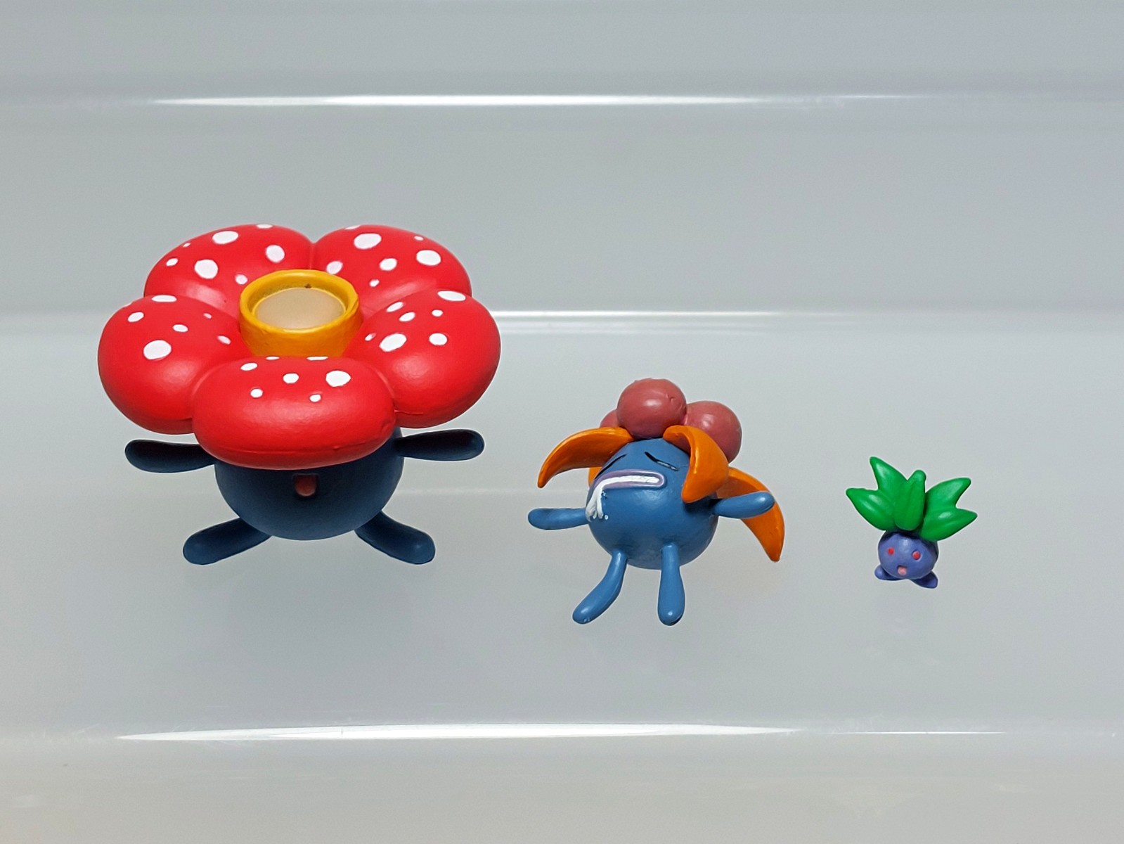 Vileplume Gloom Oddish Rittai Pokemon Zukan 1/40 Scale Figure Tomy W06 ...
