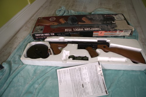 Airsoft CyberGun 1928 "Chicago Typewriter" Thompson Submachine Gun | eBay