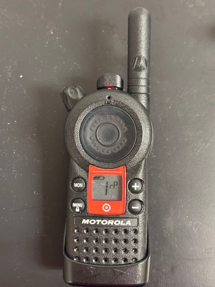 Motorola GS1810 Target Two-Way Radio UHF Walkie Talkies | eBay