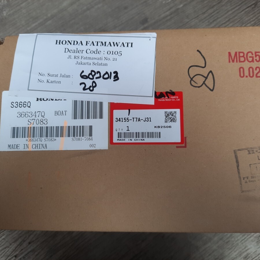 Genuine Rear LEFT Light Reflector 2019-2021 Honda HR-V 34155-T7A-J31 ...