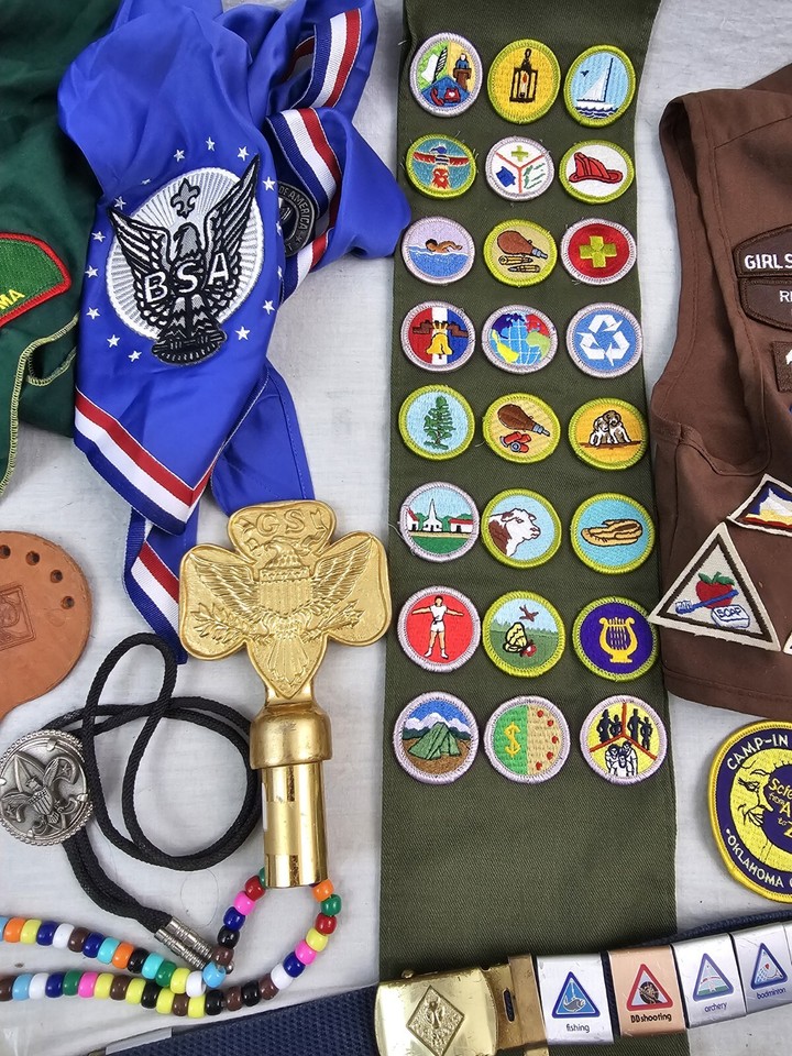LOT OF OVER 80 BOY GIRL SCOUT PINS MEDALS PATCHES VEST GOLD TREFOIL ...