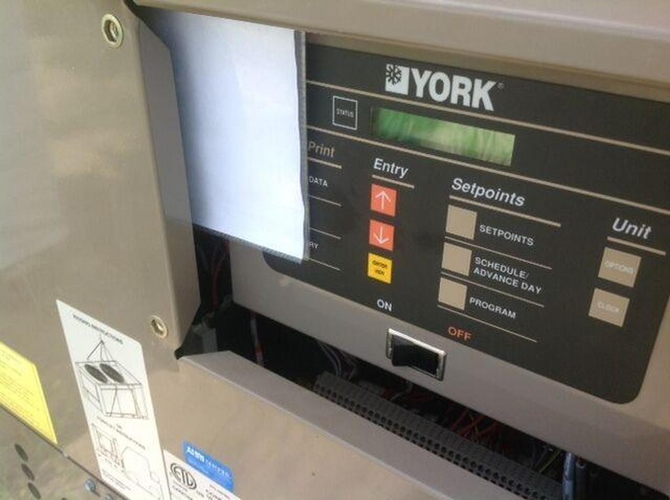NEW! 2024 YORK 30 ton Air Cooled Chiller 460V YCAL-0033EE46 R410a IN ...