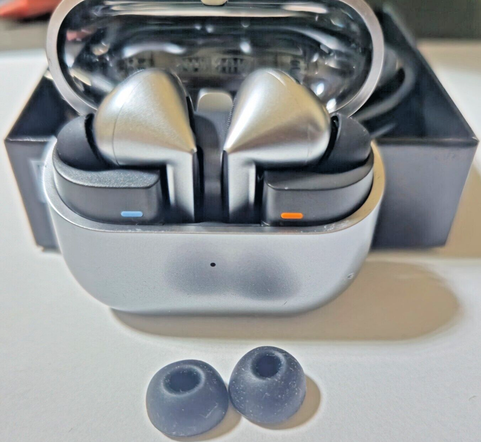 Samsung Galaxy Buds 3 Pro SM-R630 Silver Bluetooth Earphones PRISTINE ...