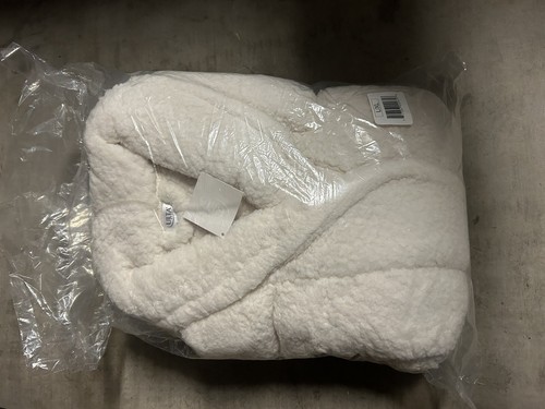 2023 Ulta Beauty Women's Cream Plush Robe Size L/XL | eBay