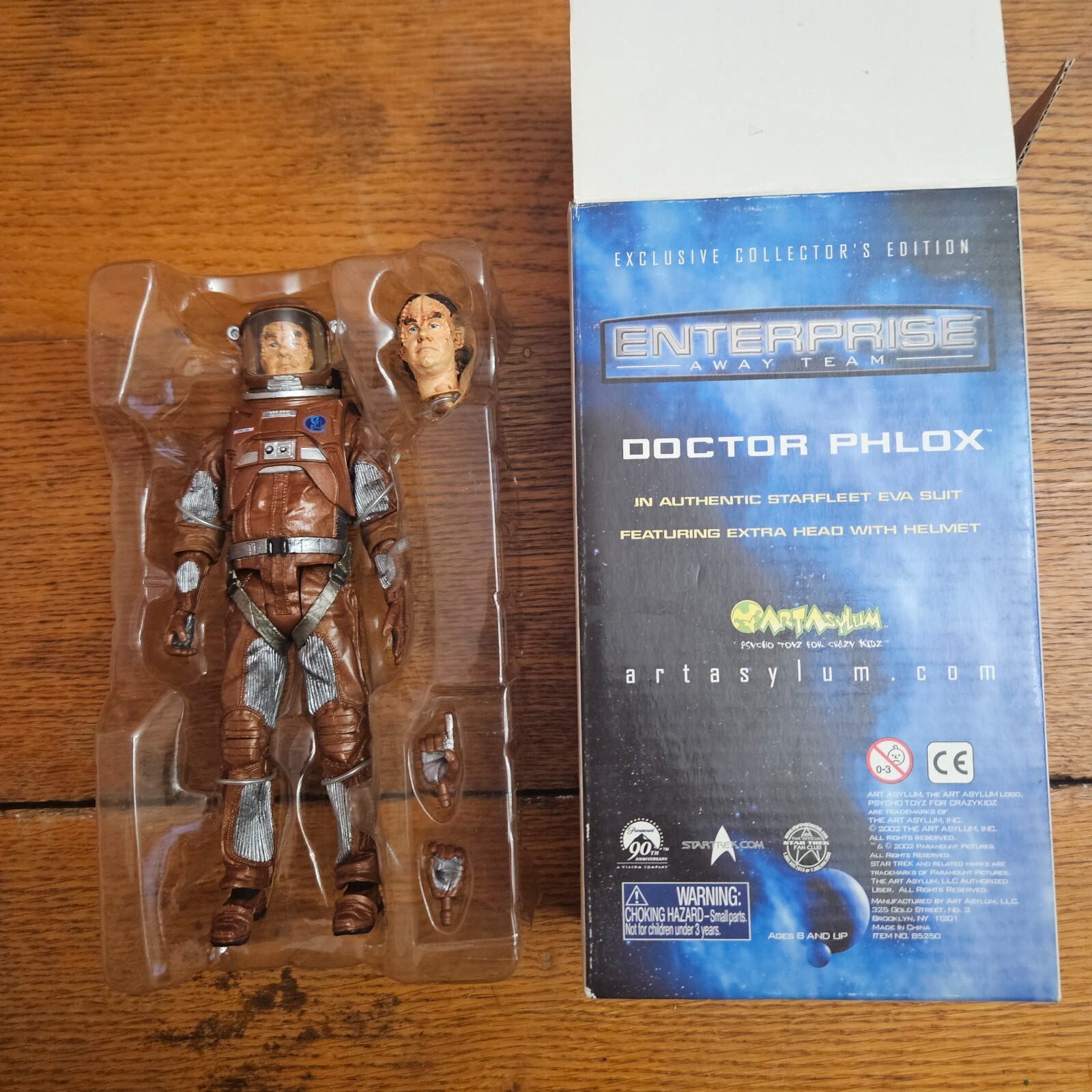 star trek figue Doctor Phlox signed | eBay