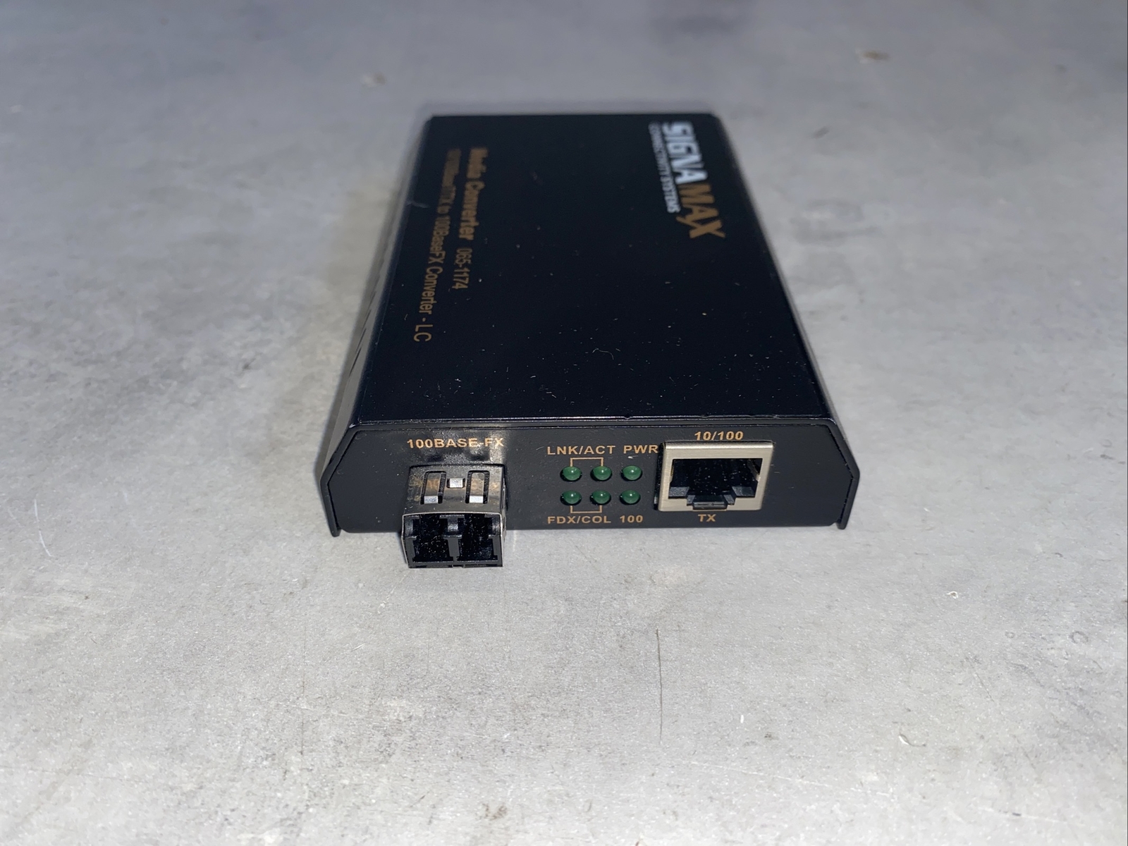 Signamax Fiber Optic Media Converter with Power Adapter (PN: 065-1174 ...