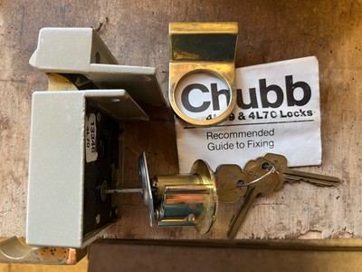 Chubb High Security Cylinder and Holdback Rim Deadlock 4L70 Brass ...