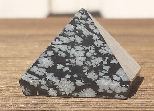 NATURAL SNOWFLAKE OBSIDIAN MEDIUM GEMSTONE PYRAMID 27-30mm | eBay