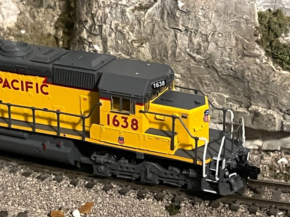 N SCALE INTERMOUNTAIN EMD SD40-2 UNION PACIFIC (UP) LOCOMOTIVE ENGINE ...