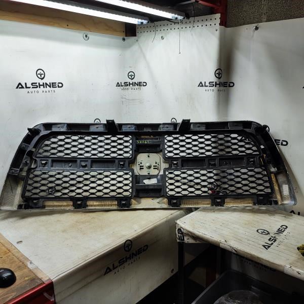 2013-18 Ram 2500 Front Radiator Grille w Rams Head Emblem 68149139AA ...