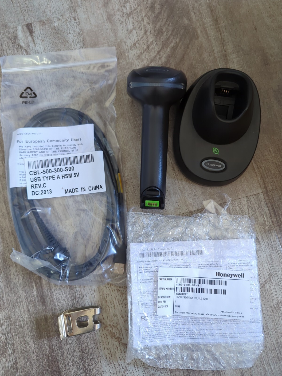 Open box Honeywell 1952GSR-2USB-5-N Barcode Scanner and charger with ...