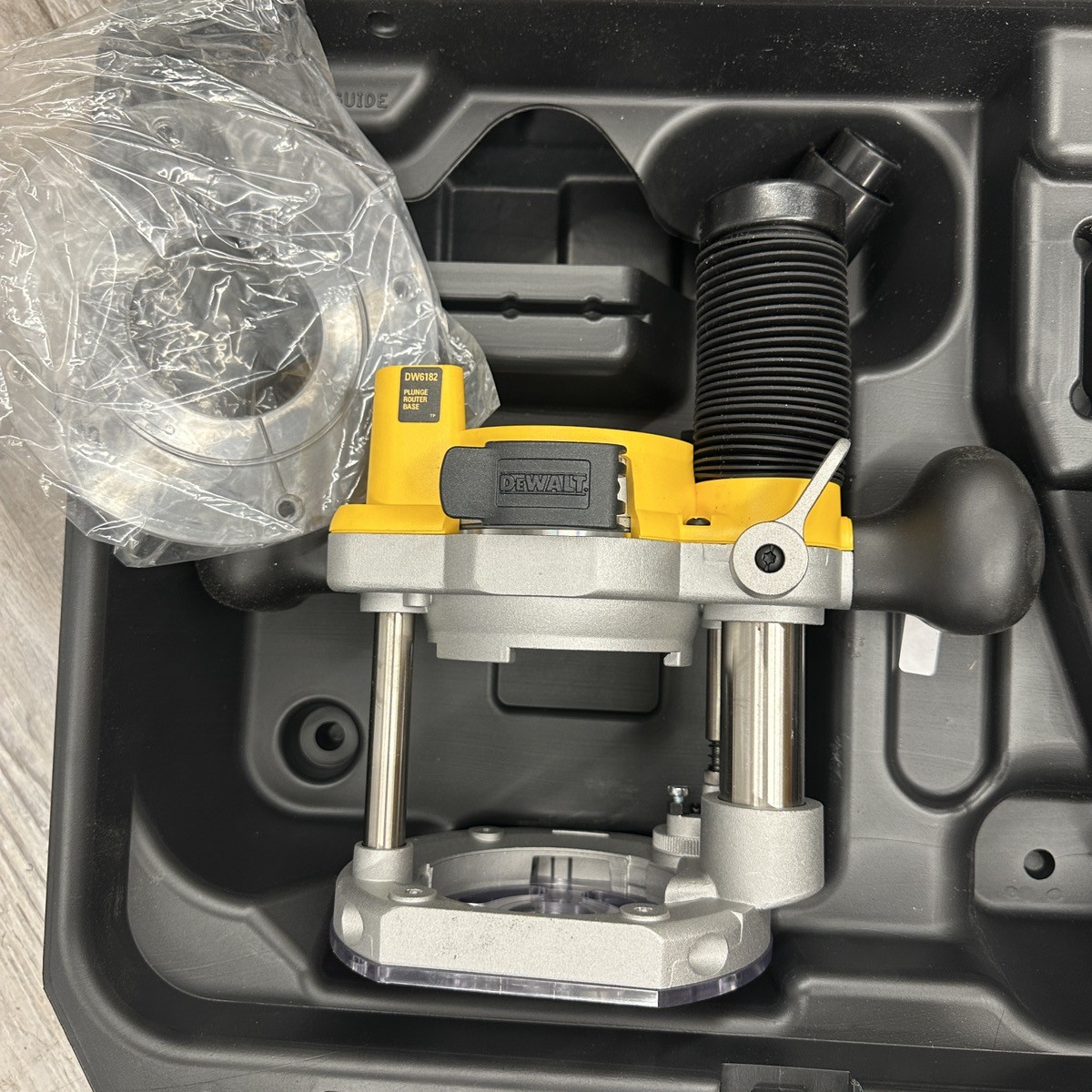DEWALT DW618PK 12A Corded Fixed/Plunge Base Router Kit 2-1/4 HP ...