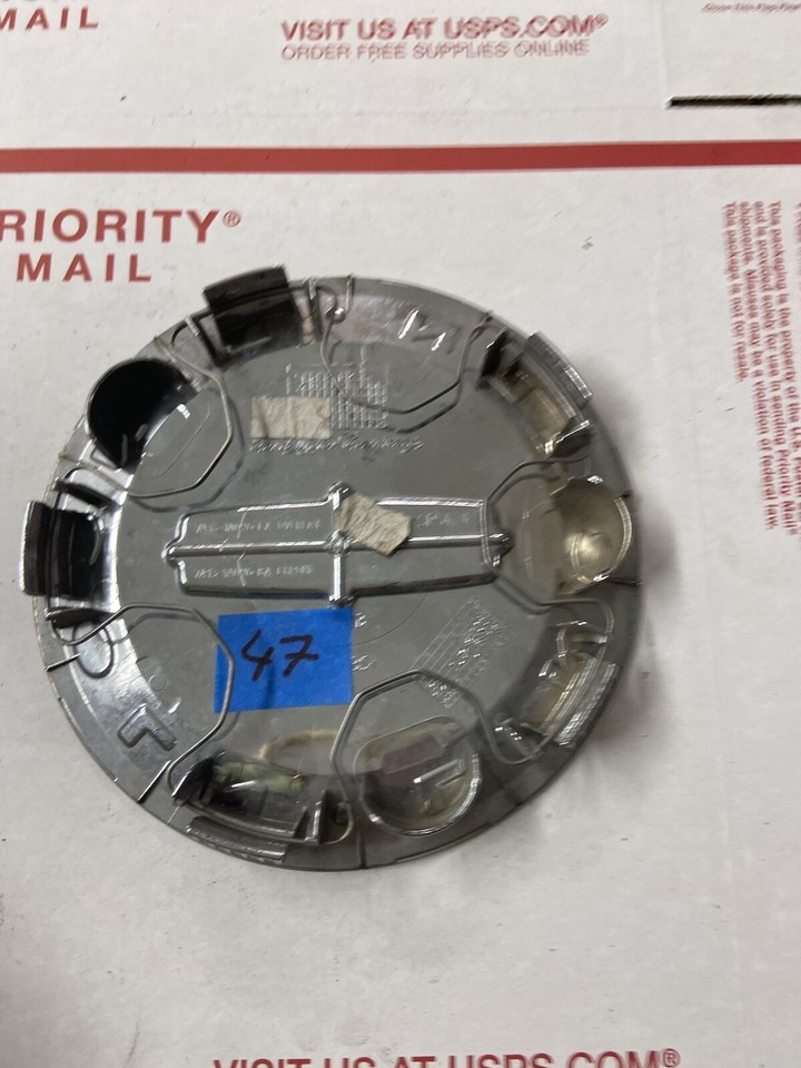 2006 - 2011 Lincoln Town Car OEM Chrome Center Cap P/N 7W13-1A096-CA ...