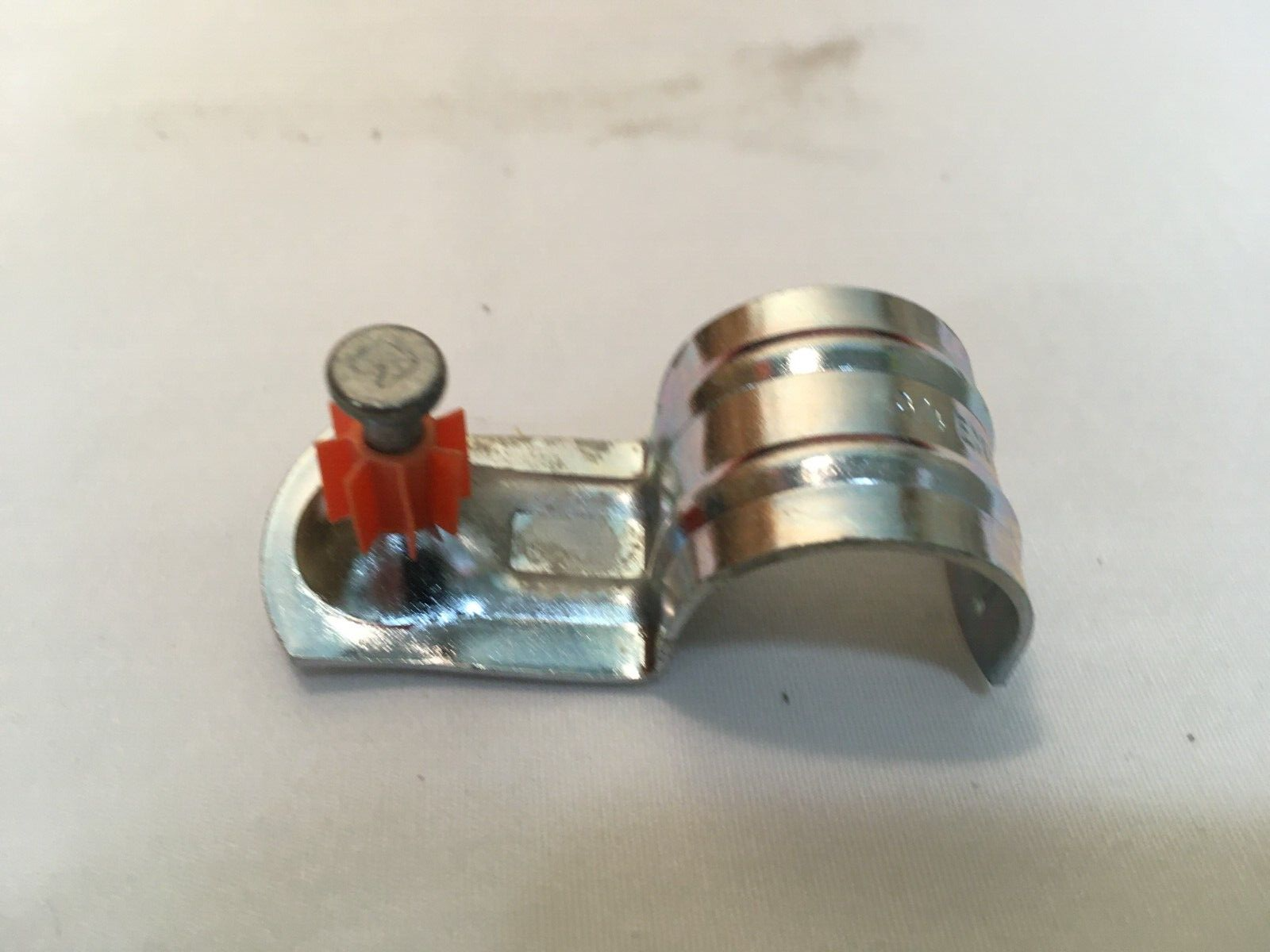 Box of 100 Ramset 34EMTSP78C 3/4" EMT 1 Hole Clips w/ 1" Pins for sale ...