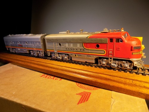 Bachmann HO Scale Santa-Fe F7-A Powered / B Dummy Highly Detailed | eBay